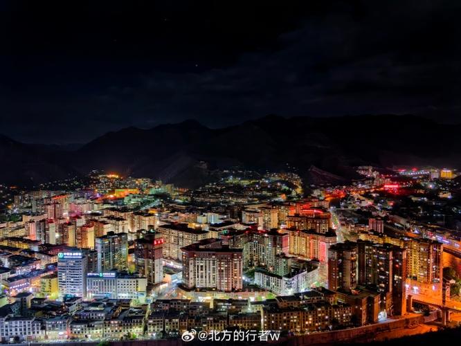 白天开夜览对眼睛好吗图标