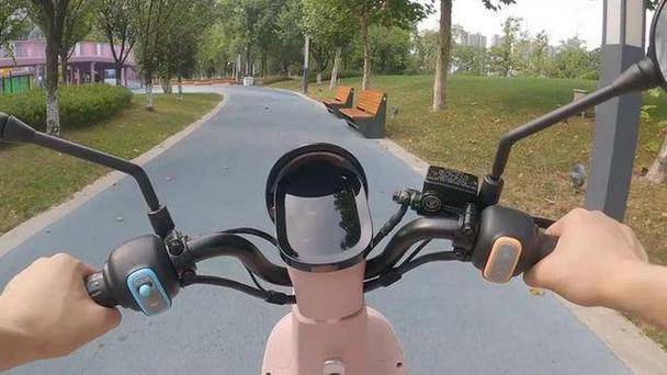 电动车一拧把就往前冲图标