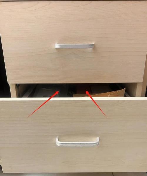东西掉在抽屉后面怎么拿出来截图
