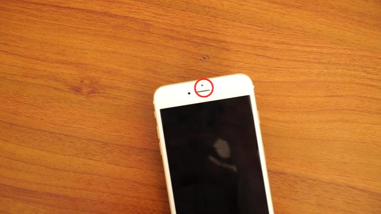 iphone8顶部小孔