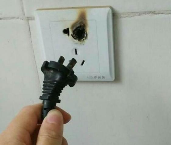 插头坏了图标