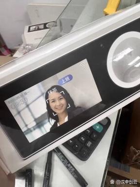 学校钉钉刷脸机截图