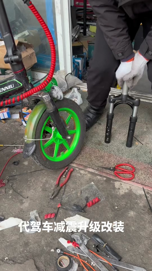 电动车前减震更换教程