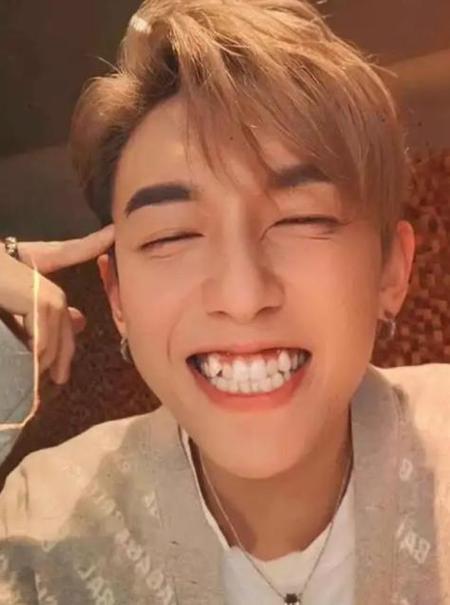 长虎牙的男人的性格图标