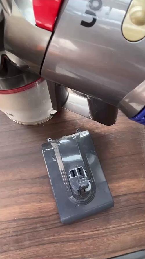 戴森v6吸尘器电池更换视频图标