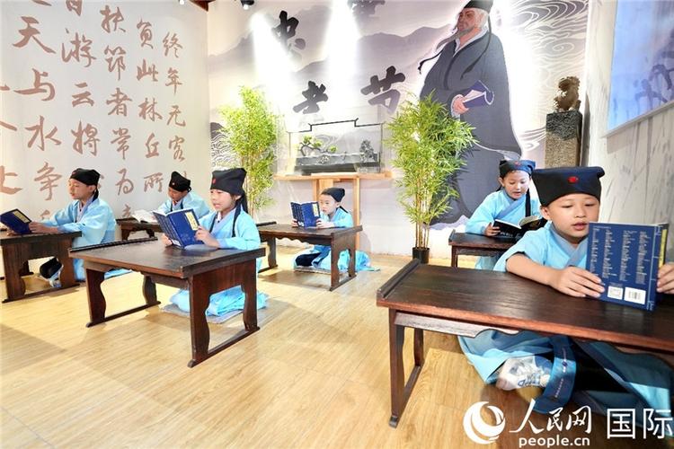 三字经的正规全文朗诵视频图标