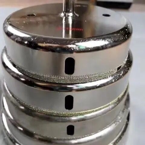 附近玻璃开孔的电话号码图标