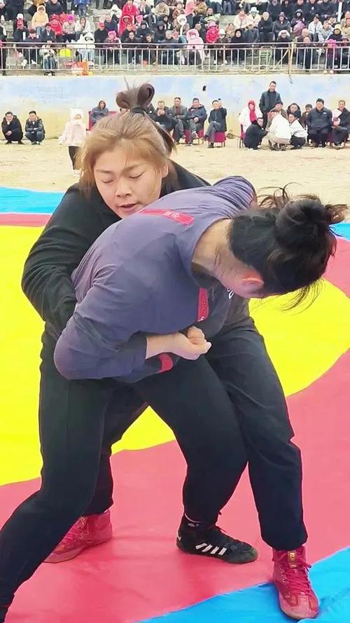 女斗摔跤catfigjtvk截图