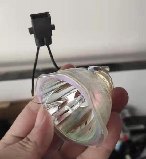 投影仪灯泡闪红灯图标
