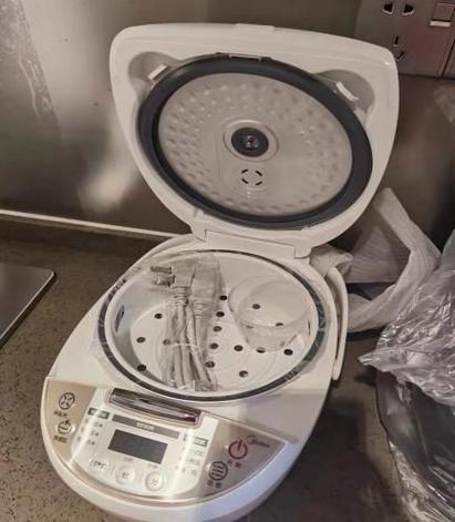 电饭煲盖卡住了拧不动图标