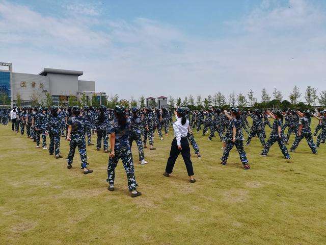 女生捉捕学院图标
