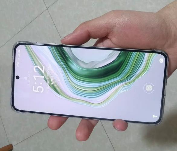 mate60一靠近就亮图标