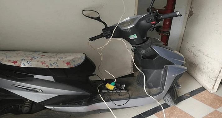 电动车充满电了没拔充电器图标