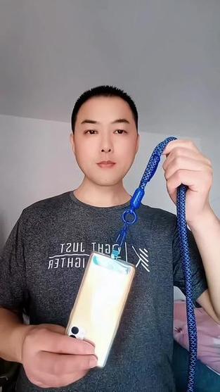 手机挂脖子上的绳子怎么绑oppo15
