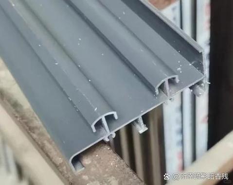 推拉窗往上提拿不下来截图