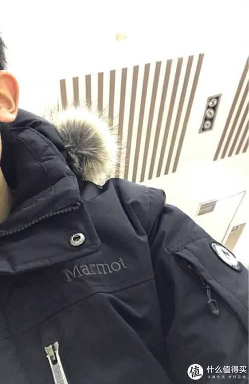羽绒服有黑色中性笔图标