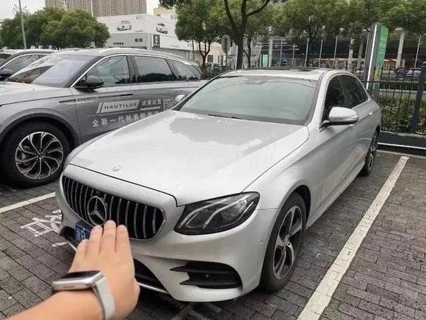 为什么现在银色的车很少见图标