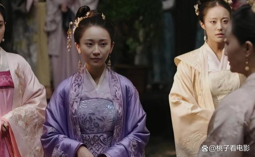 皇帝临幸臣妻(1v1)笔趣图标