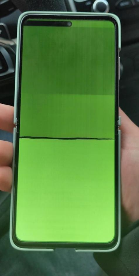 手机摔出绿色线条漏液截图