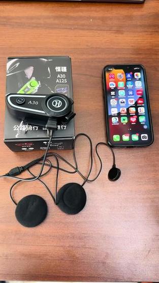 蓝牙耳机充了电开盖没反应也连不上图标