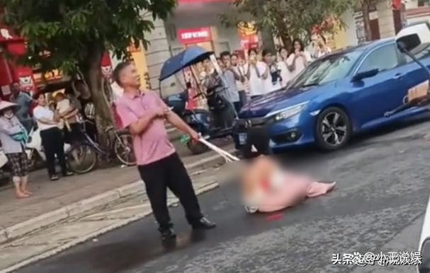 老婆上绳游街示众截图