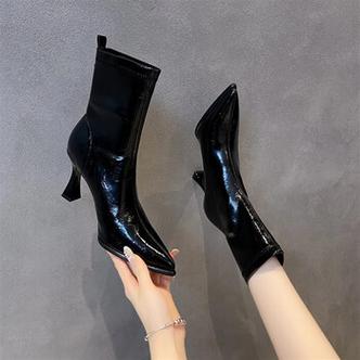 黑色高跟皮靴女图标