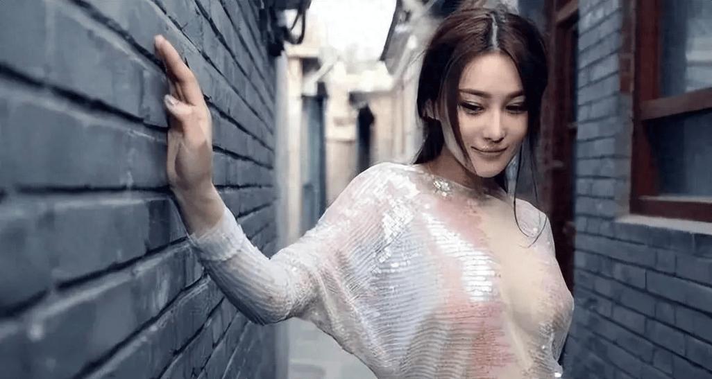 张馨予漂亮吗图标