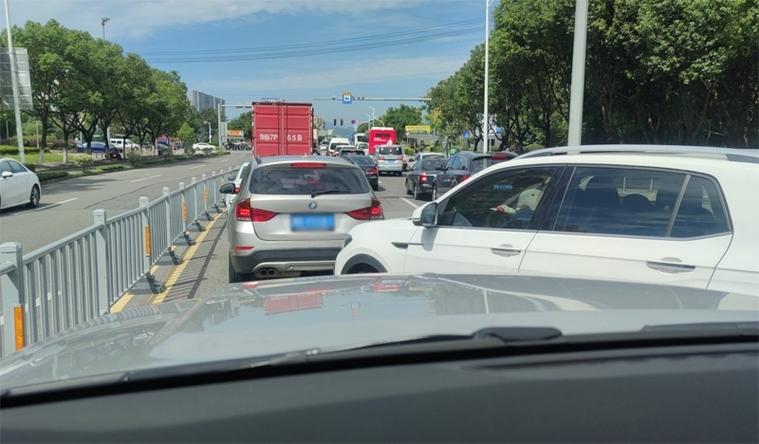 汽车加塞图片图标