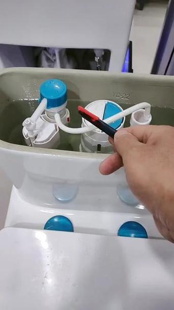 马桶的水箱溢水出来怎么办图标