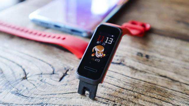 华为手环4充电口在哪缩略图