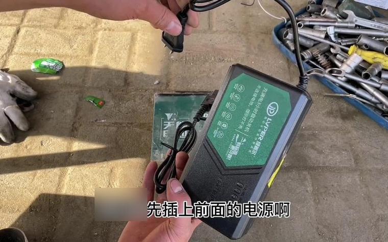 充电瓶车先插电源还是先插电瓶车图标
