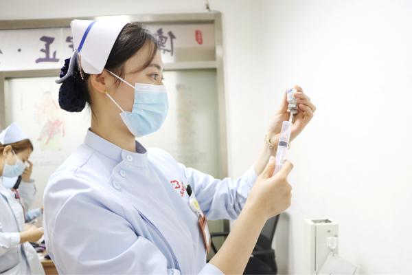 护士打针扔针头截图