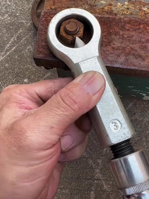 螺母滑牙了螺丝怎么拧出来图标