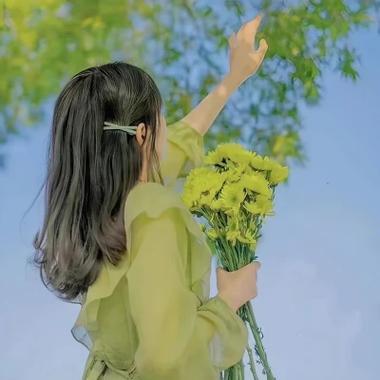 简单阳光淡雅女头像图标