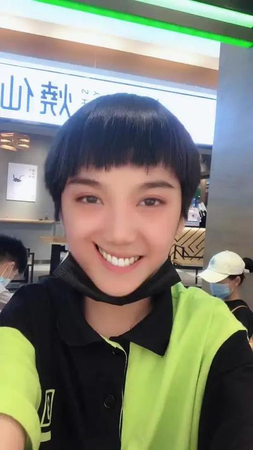 歪嘴笑图片图标