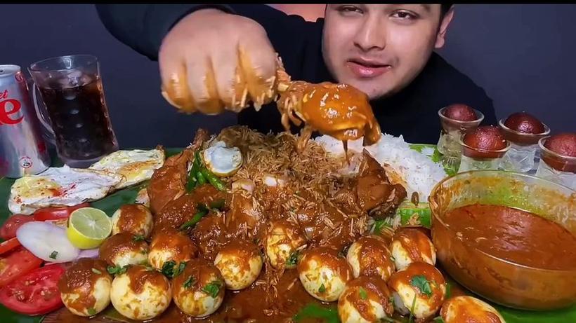深渊巨小哥吃印度风味拉面