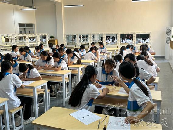 初中生学美容专业学校