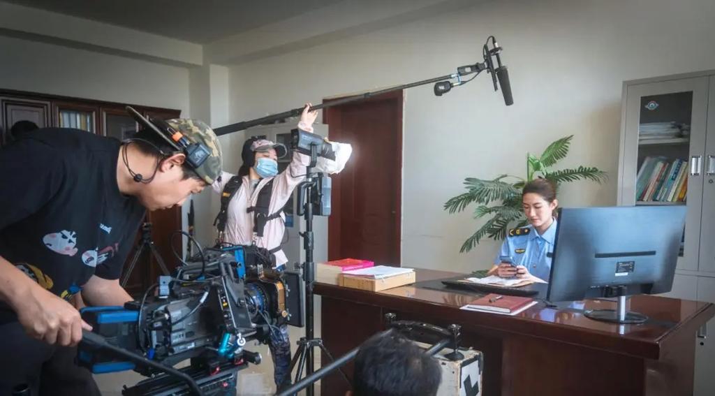 怎么自己拍小短剧图标