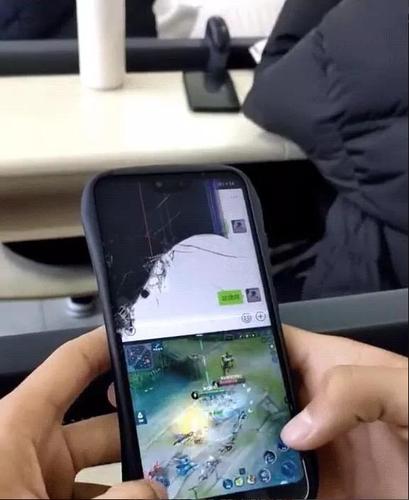 打王者打一半屏幕突然暗下来截图