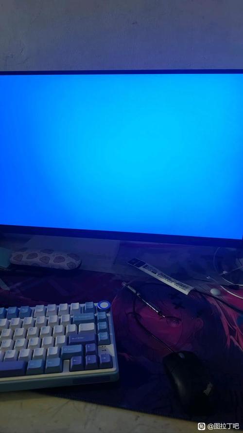 电脑屏幕出现五颜六色图标