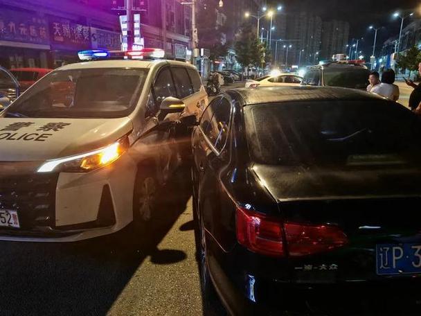 警车撞车事故图标