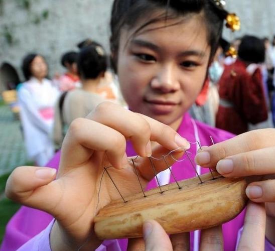 怎样巧穿针线图标