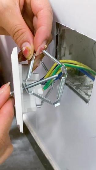 暗盒坏了怎么固定插座图标