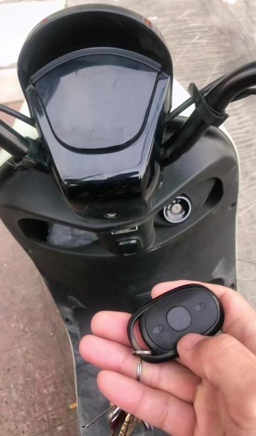 爱玛电动车后锁在哪个位置图标