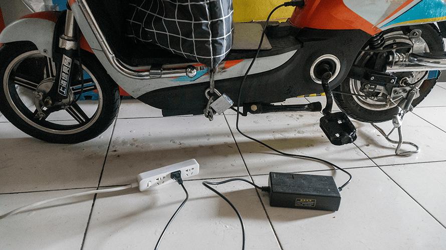 电动车充电器线露出来了图标