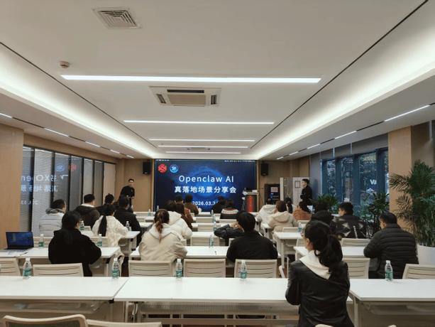 青橙创服集团截图