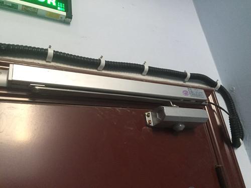 安装闭门器的视频教程图标
