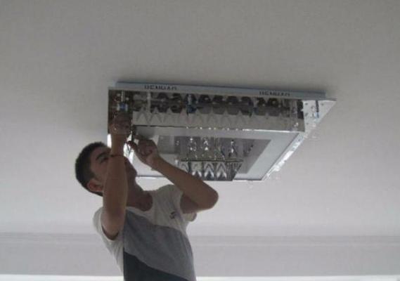 吊灯一闪一闪的怎么修图标