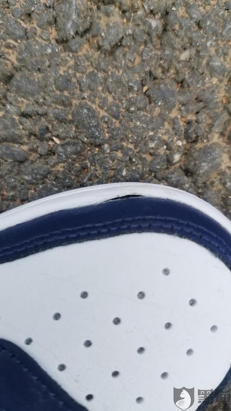 鞋底粘了胶怎么去除图标