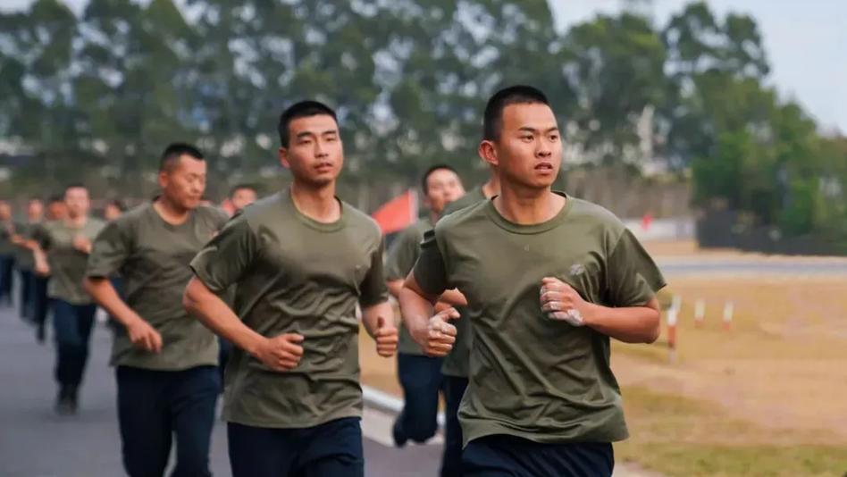 军人跑步喊什么口令